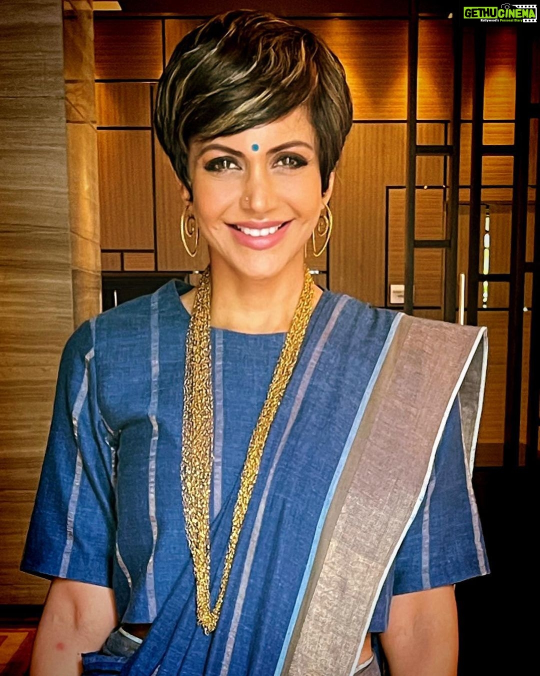 Mandira Bedi Instagram – Wearing it like Ana! 💙 . . @anavila_m ️ 2 ...