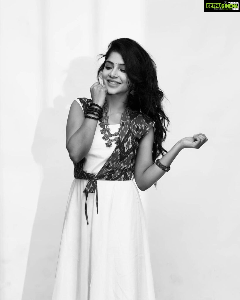 Actress Pavithra Lakshmi HD Instagram Photos and Wallpapers March 2021 ...