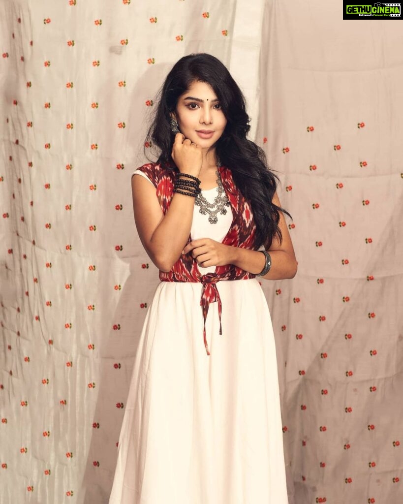 Actress Pavithra Lakshmi HD Instagram Photos and Wallpapers March 2021 ...