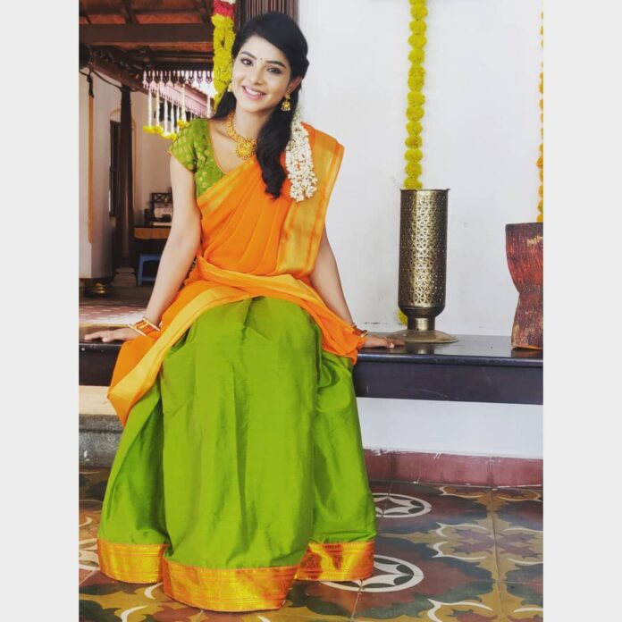 Pavithra Lakshmi Instagram - That "Antha azhagu deivathin magala ival ...