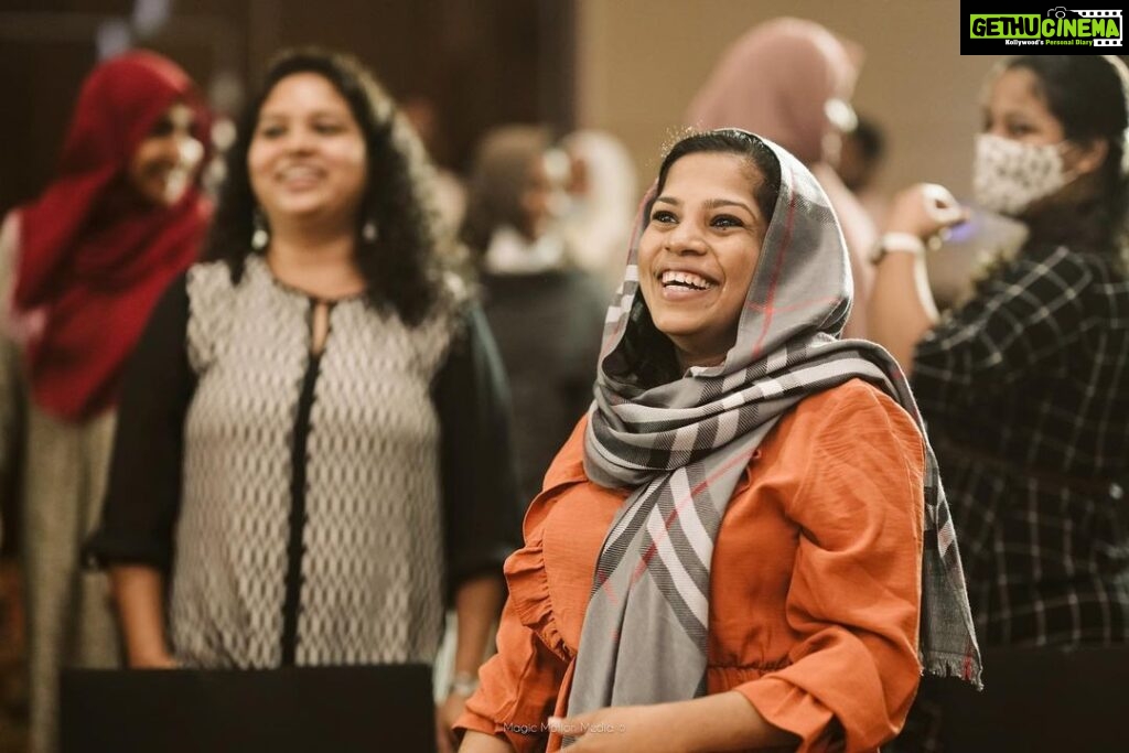 Actress Pearle Maaney HD Photos and Wallpapers March 2022 - Gethu Cinema