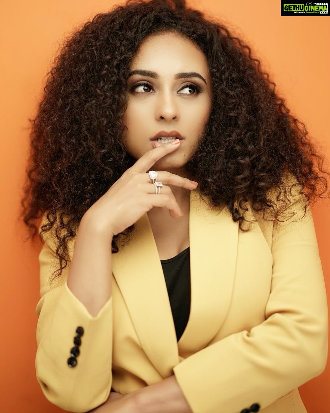 Pearle Maaney Instagram – Show ellaarum Kando aavo 🧐 . # ...