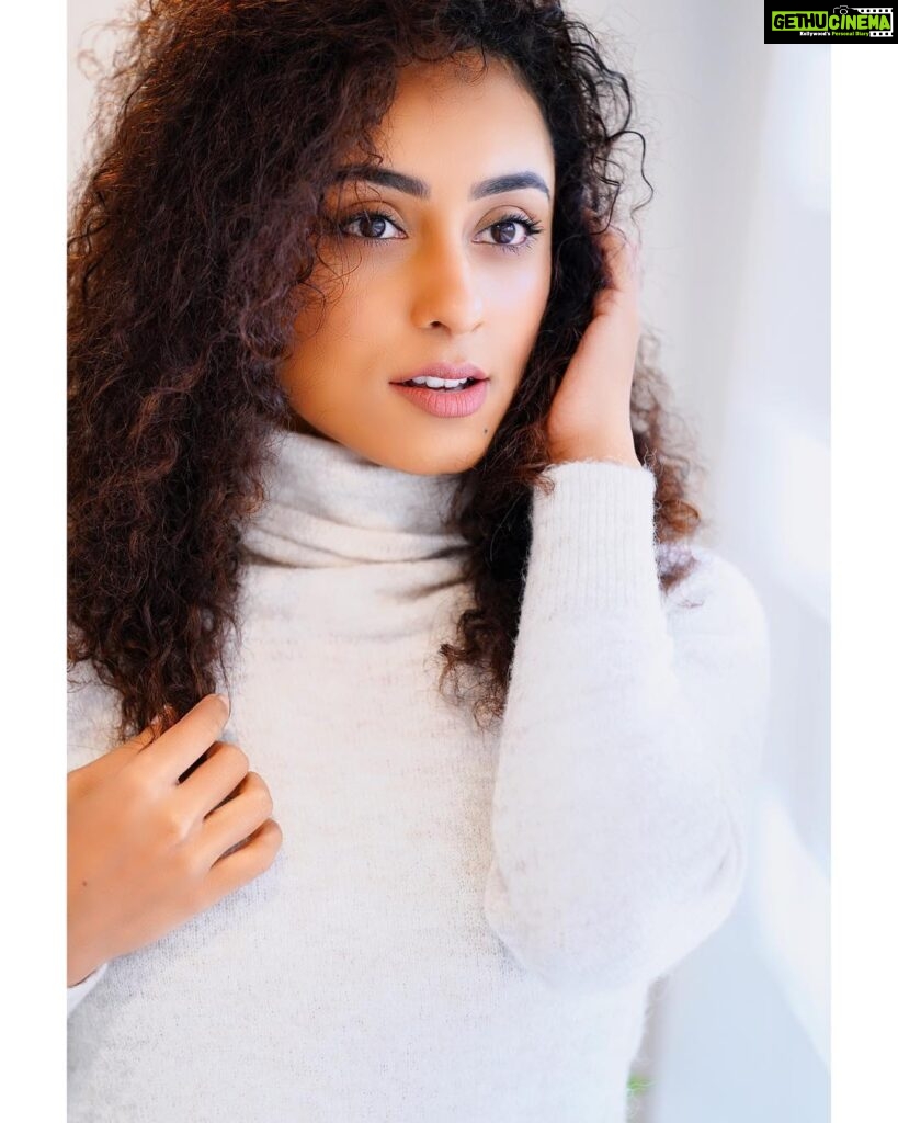 Actress Pearle Maaney HD Photos and Wallpapers February 2019 | Gethu Cinema