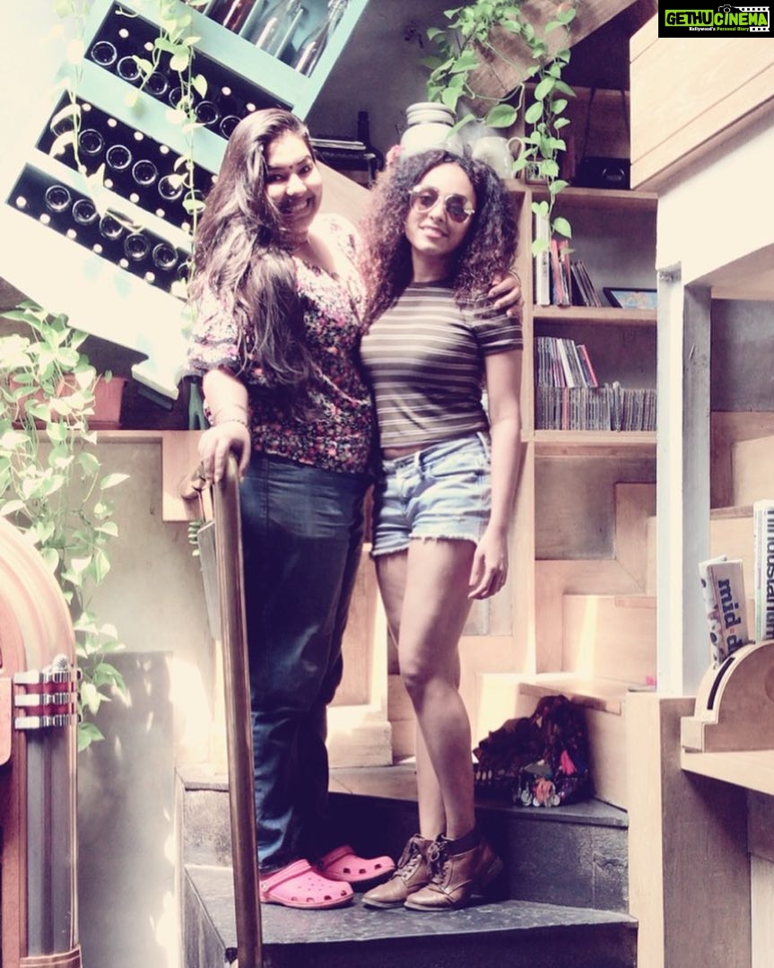 Actress Pearle Maaney HD Photos and Wallpapers December 2020 - Gethu Cinema