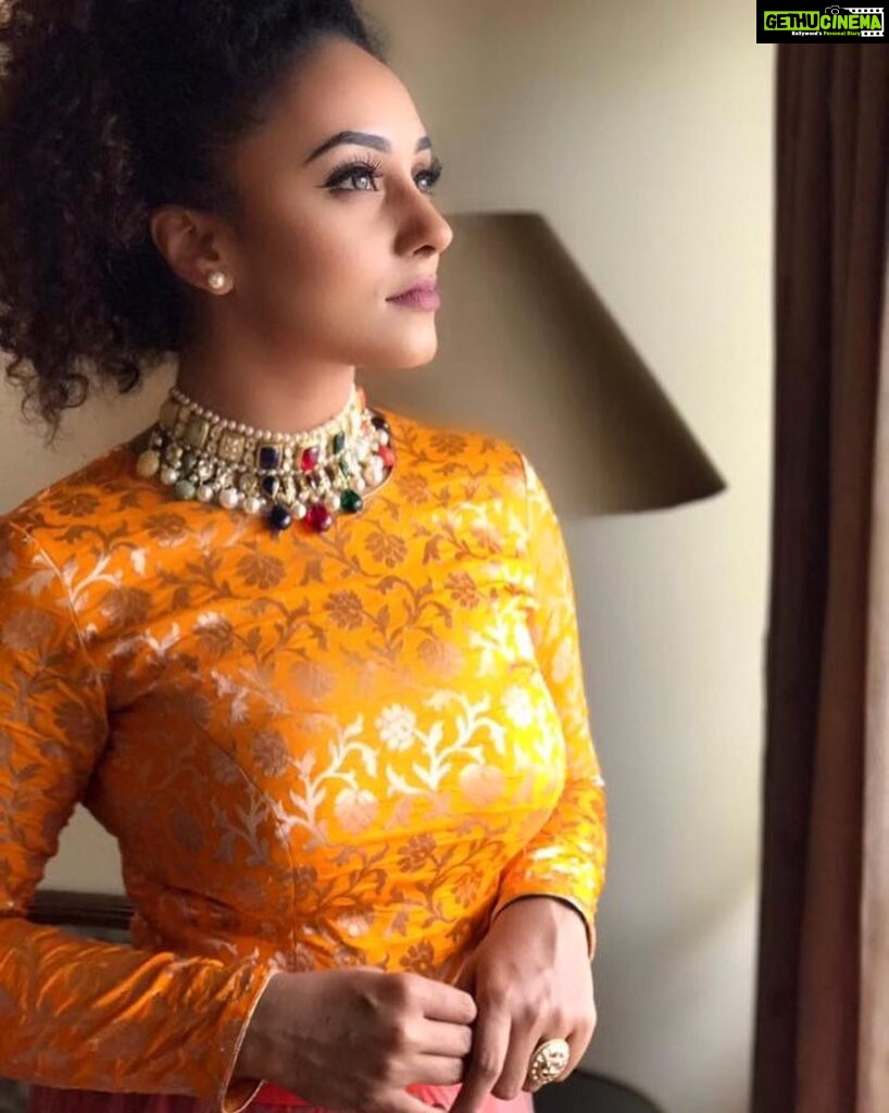 Actress Pearle Maaney HD Photos and Wallpapers January 2021 - Gethu Cinema