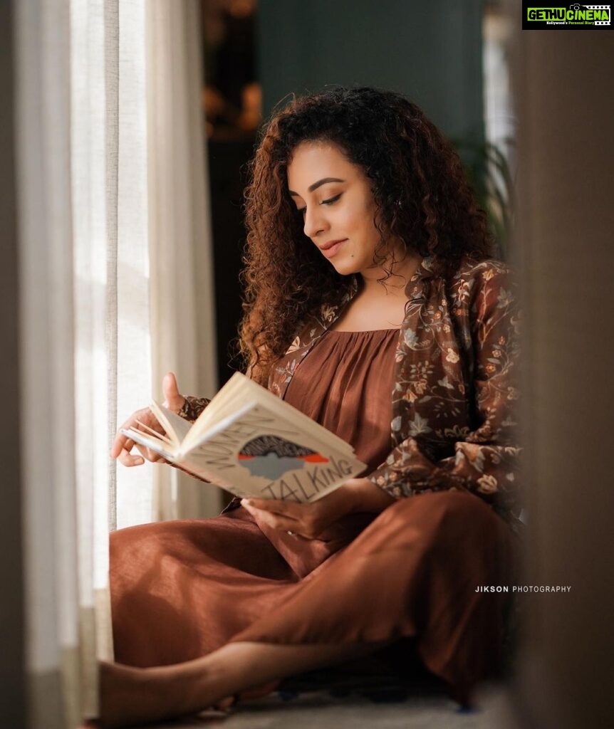 Actress Pearle Maaney HD Photos and Wallpapers November 2020 - Gethu Cinema