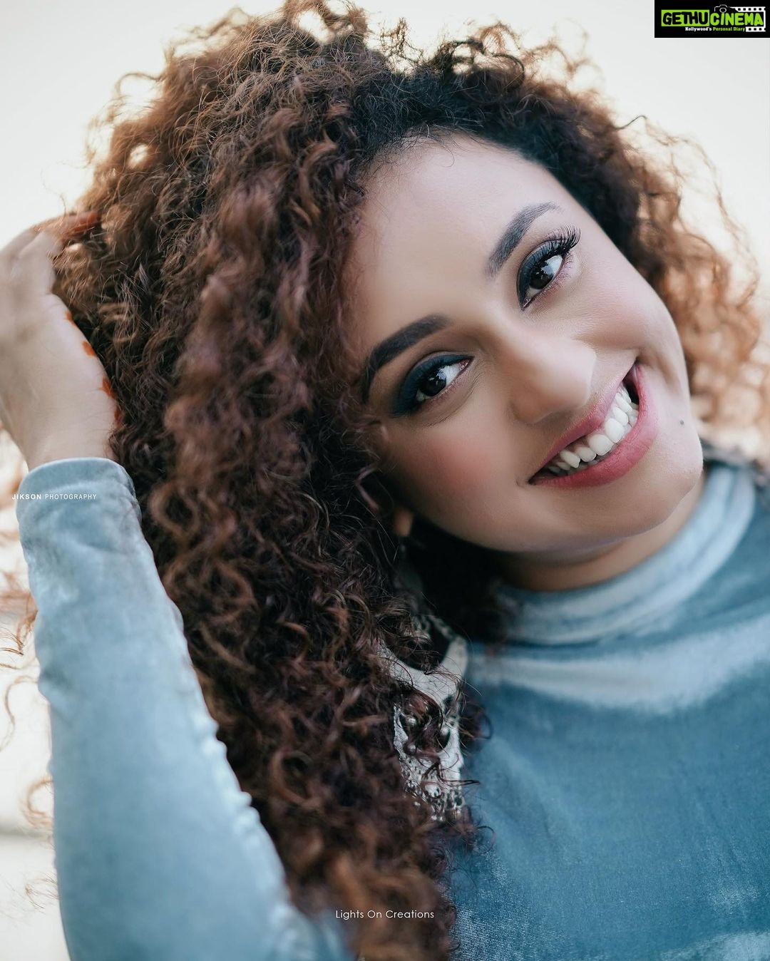 Actress Pearle Maaney HD Photos and Wallpapers September 2020 - Gethu ...