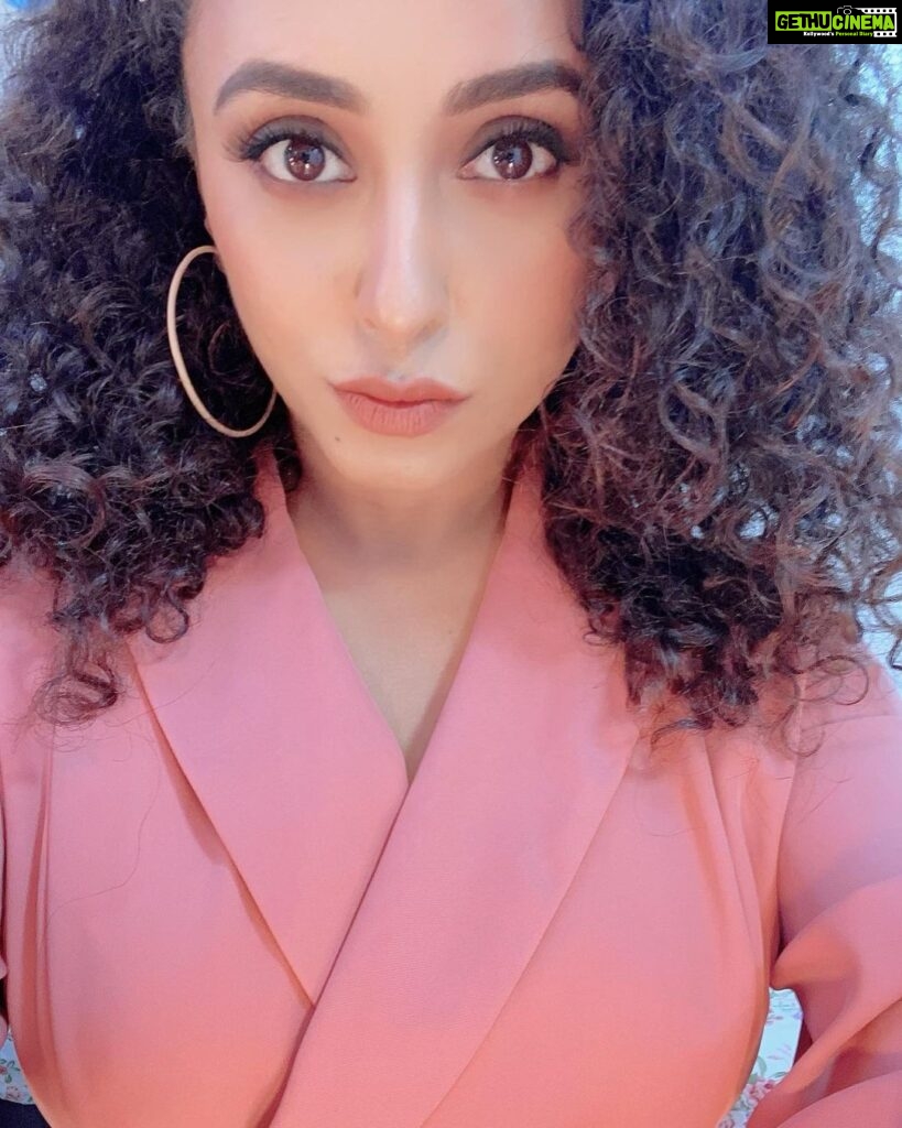 Actress Pearle Maaney HD Photos and Wallpapers September 2020 - Gethu ...