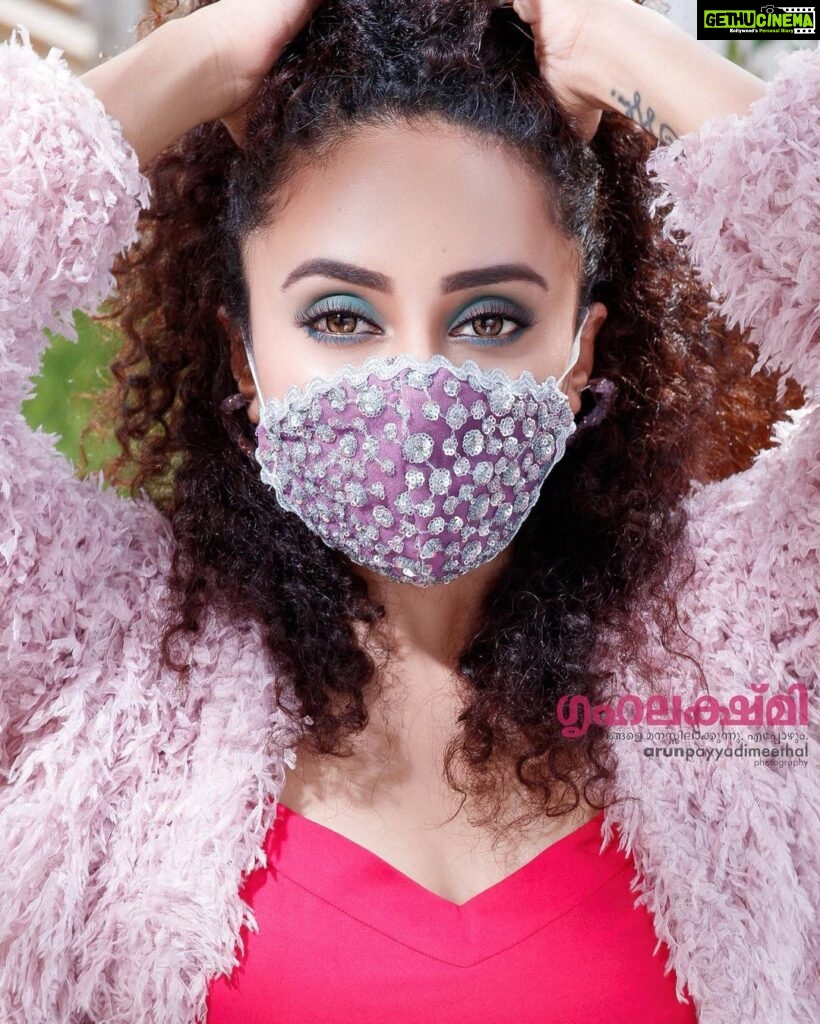 Pearle Maaney Instagram - The best things in life are Furry 😋🌸 . . . . . . . Photo : @arun ...