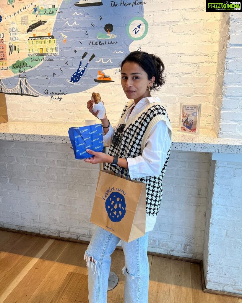 Singer Pragathi Guruprasad HD Photos and Wallpapers May 2022 | Gethu Cinema