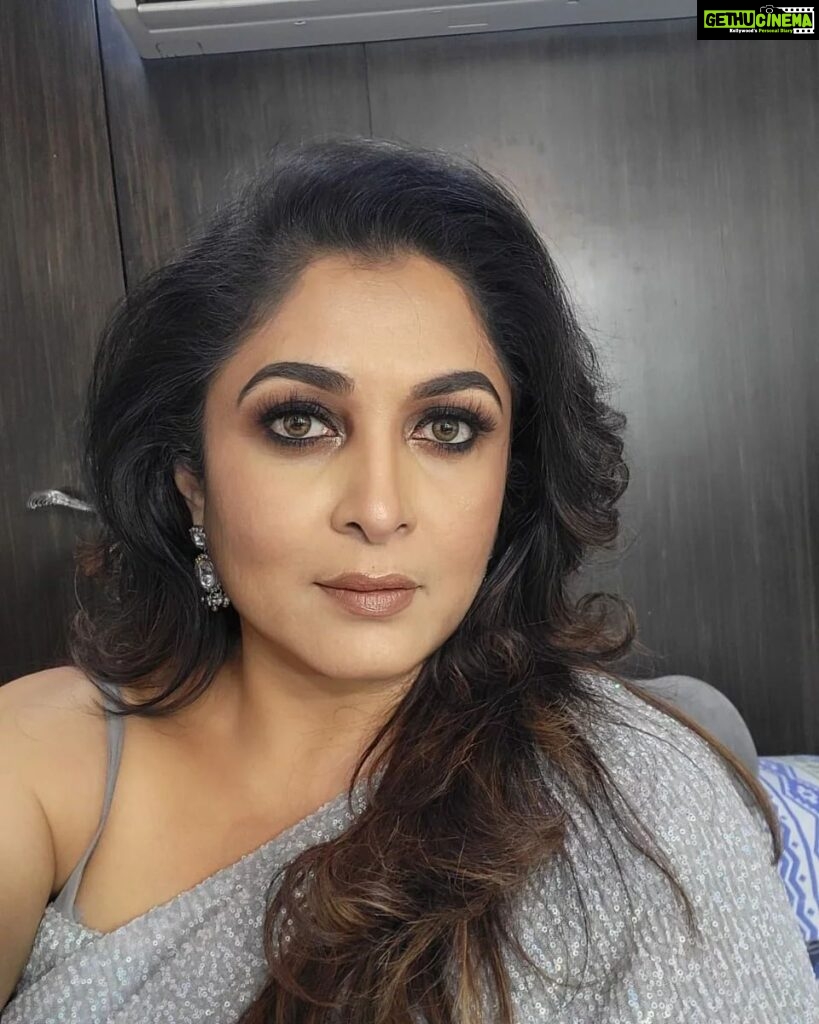 Actress Ramya Krishnan HD Instagram Photos and Wallpapers June 2022 ...