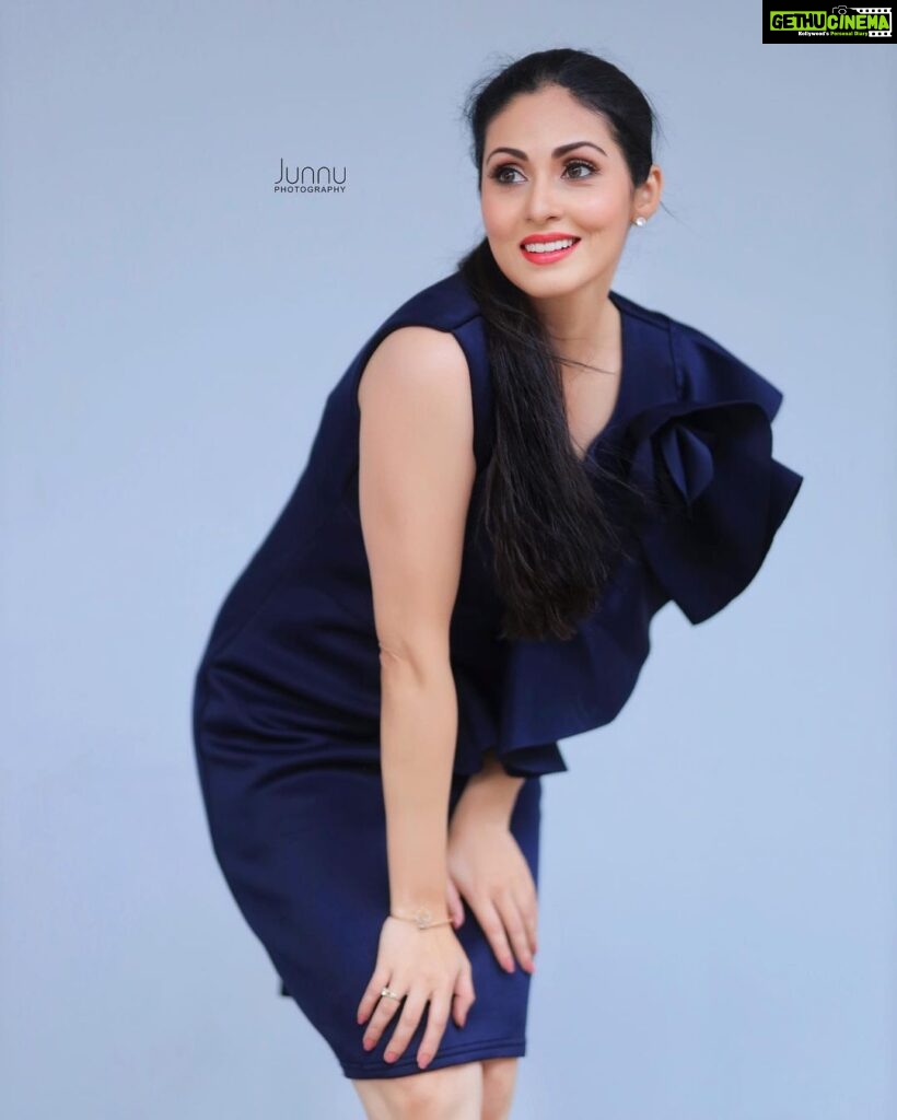 Actress Sadha HD Instagram Photos and Wallpapers May 2022 | Gethu Cinema