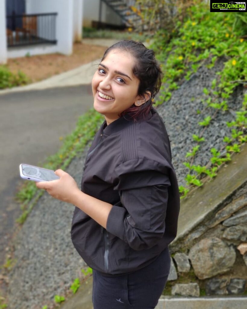 Actress Sanusha HD Instagram Photos and Wallpapers June 2022 | Gethu Cinema