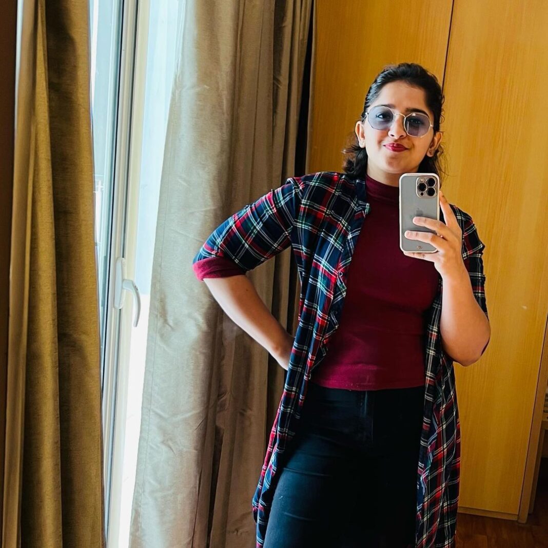 Actress Sanusha HD Photos and Wallpapers June 2022 - Gethu Cinema