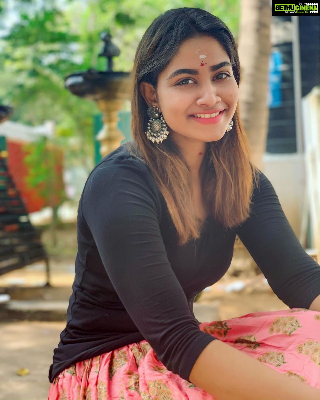 Shivani Narayanan Instagram – First Temple Visit of 2020♥️ ...