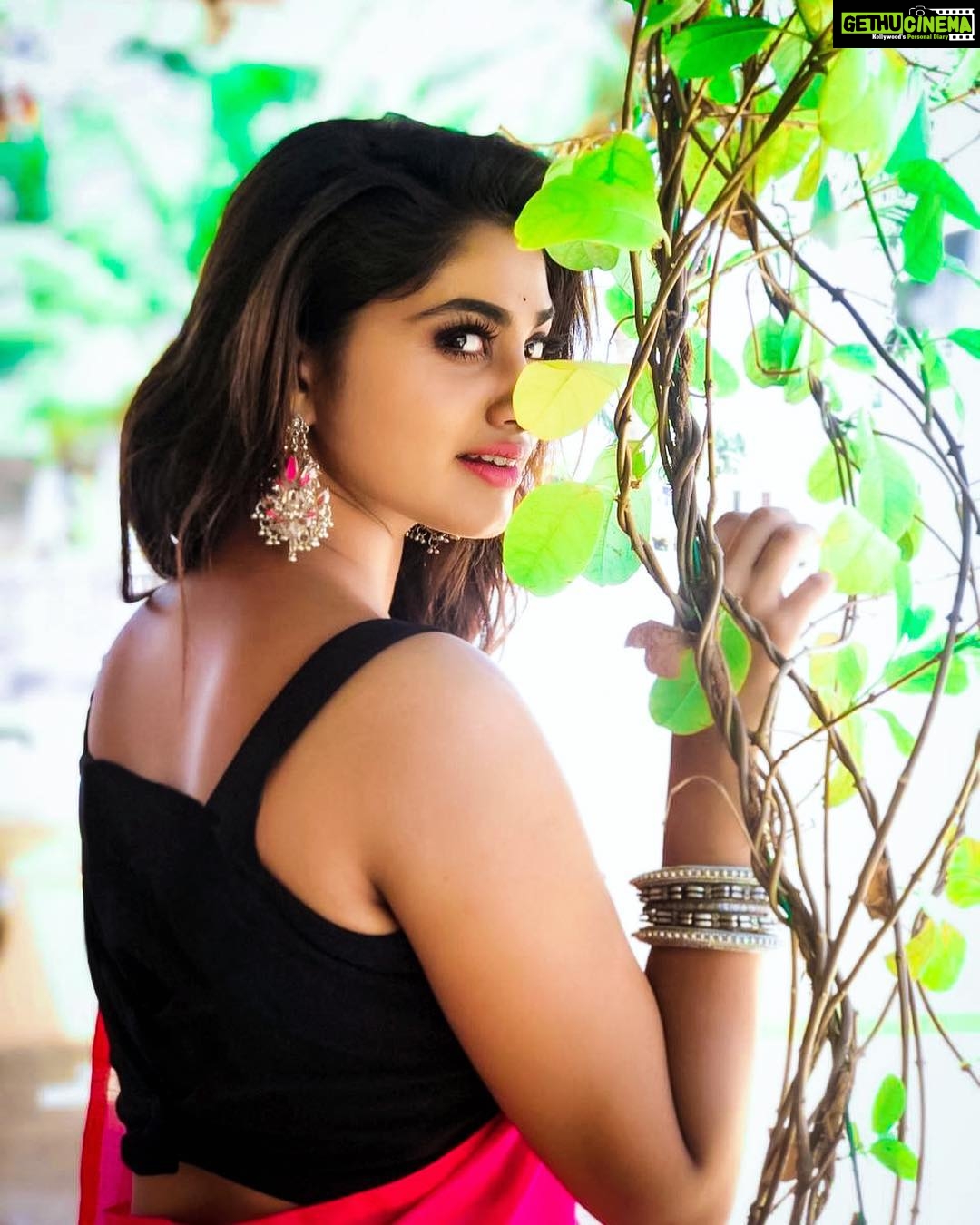 Shivani Narayanan Instagram – Eyes Wanders 🥀 | Gethu Cinema