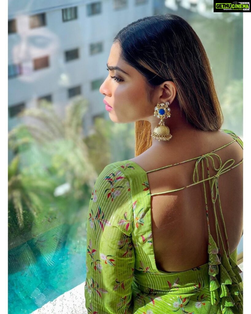Actress Shivani Narayanan HD Instagram Photos and Wallpapers November ...