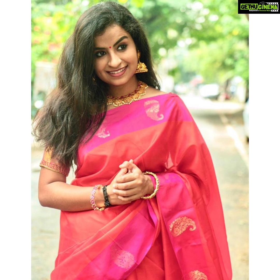 Sivaangi Krishnakumar Instagram – Iniya Deepavali Nalvazhthukkal🌟 📸 ...