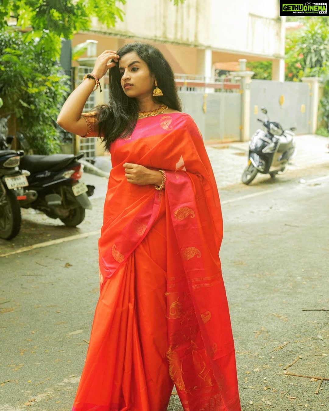 Sivaangi Krishnakumar Instagram – Iniya Deepavali Nalvazhthukkal🌟 📸 ...