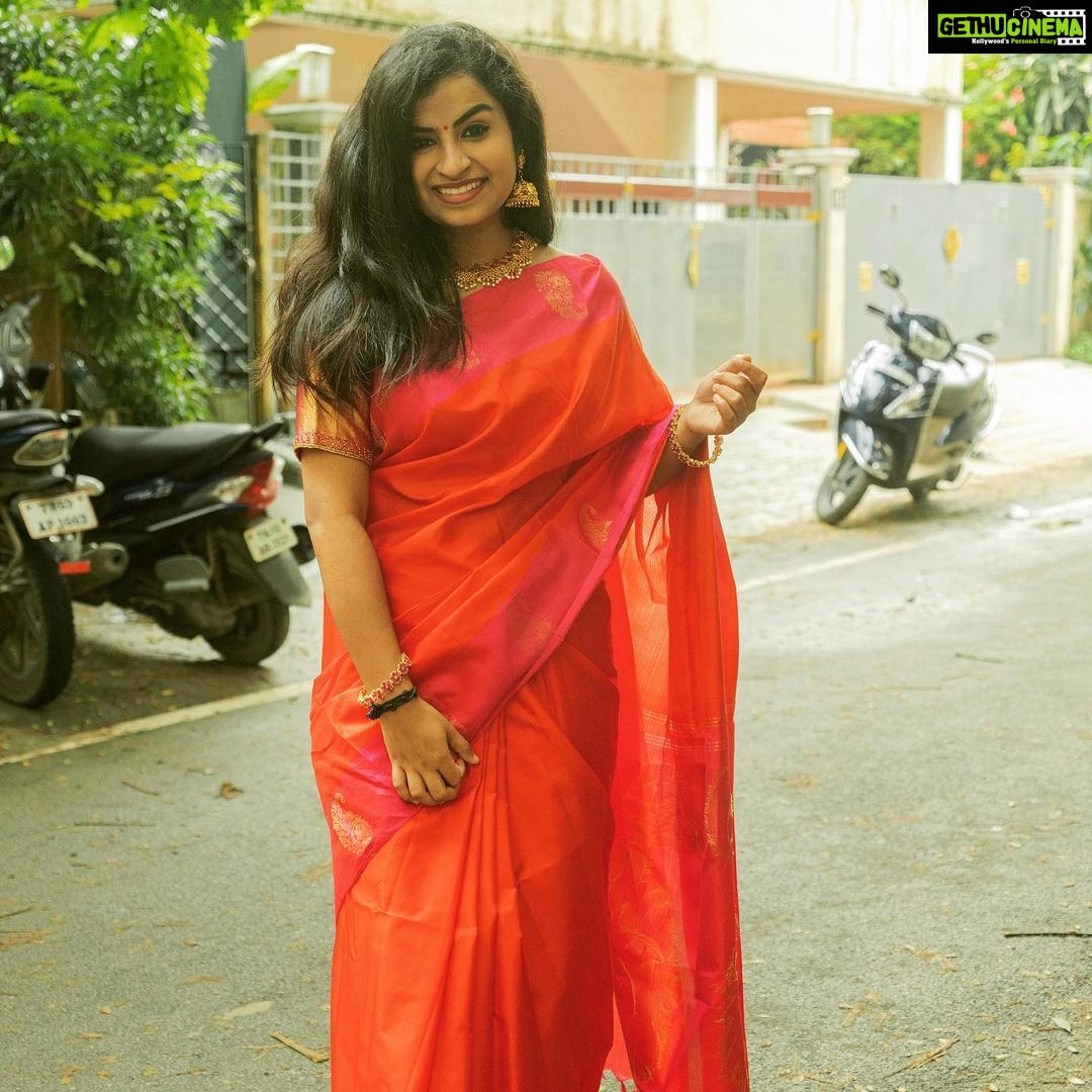 Sivaangi Krishnakumar Instagram – Iniya Deepavali Nalvazhthukkal🌟 📸 ...