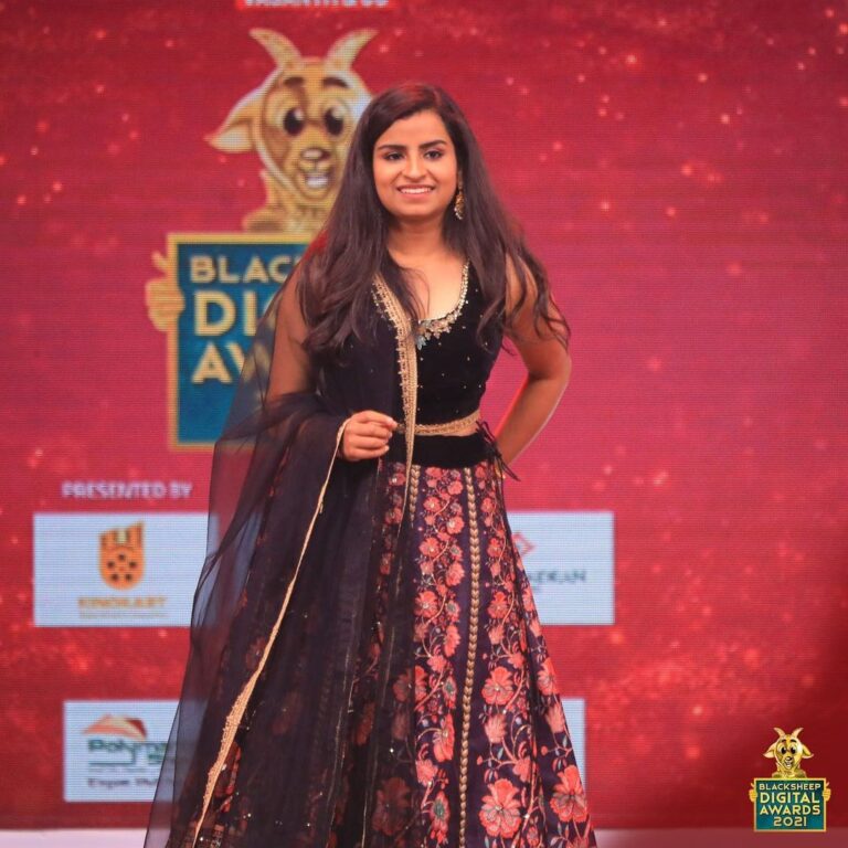 Actress Sivaangi Krishnakumar HD Instagram Photos and Wallpapers March ...