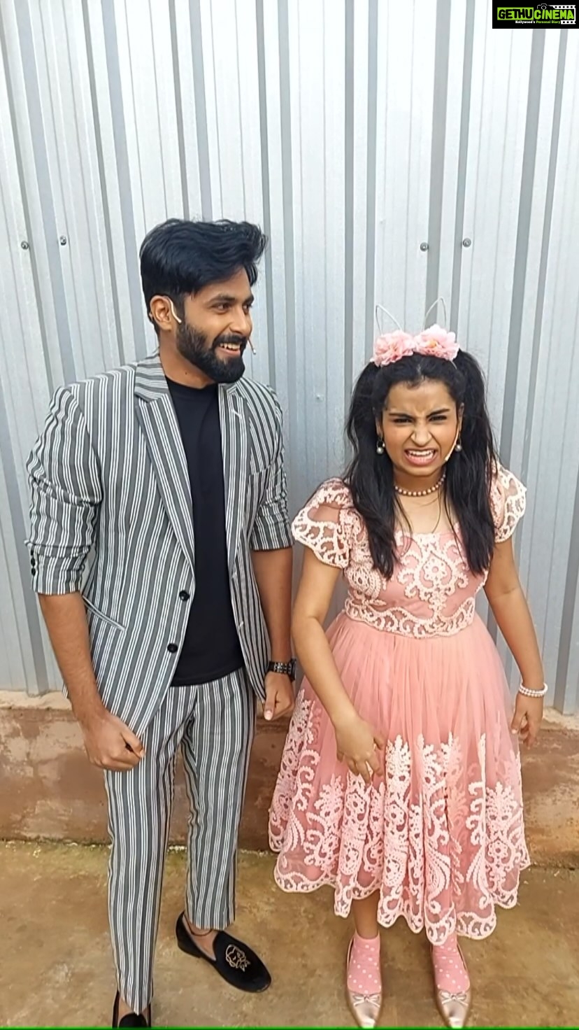 Sivaangi Krishnakumar Instagram – Behind the scenes 🤪 Cooku with Comali ...
