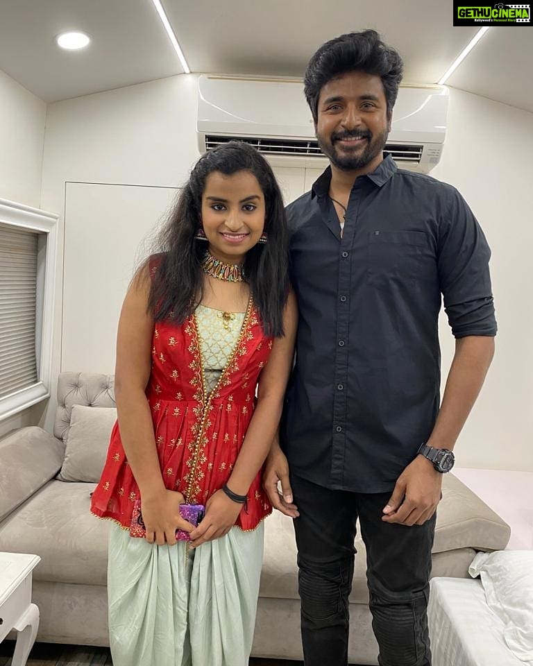 Sivaangi Krishnakumar Instagram – Surprise meet with Siva Anna after ...