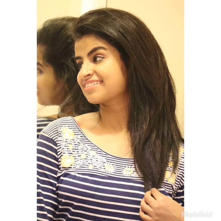 Actress Sivaangi Krishnakumar HD Instagram Photos and Wallpapers ...