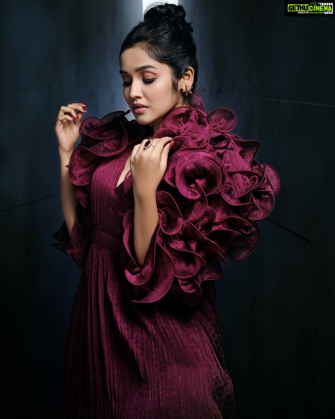 Anikha Instagram – @arsignatureofficial @shafishakkeer @anusharejiar ...