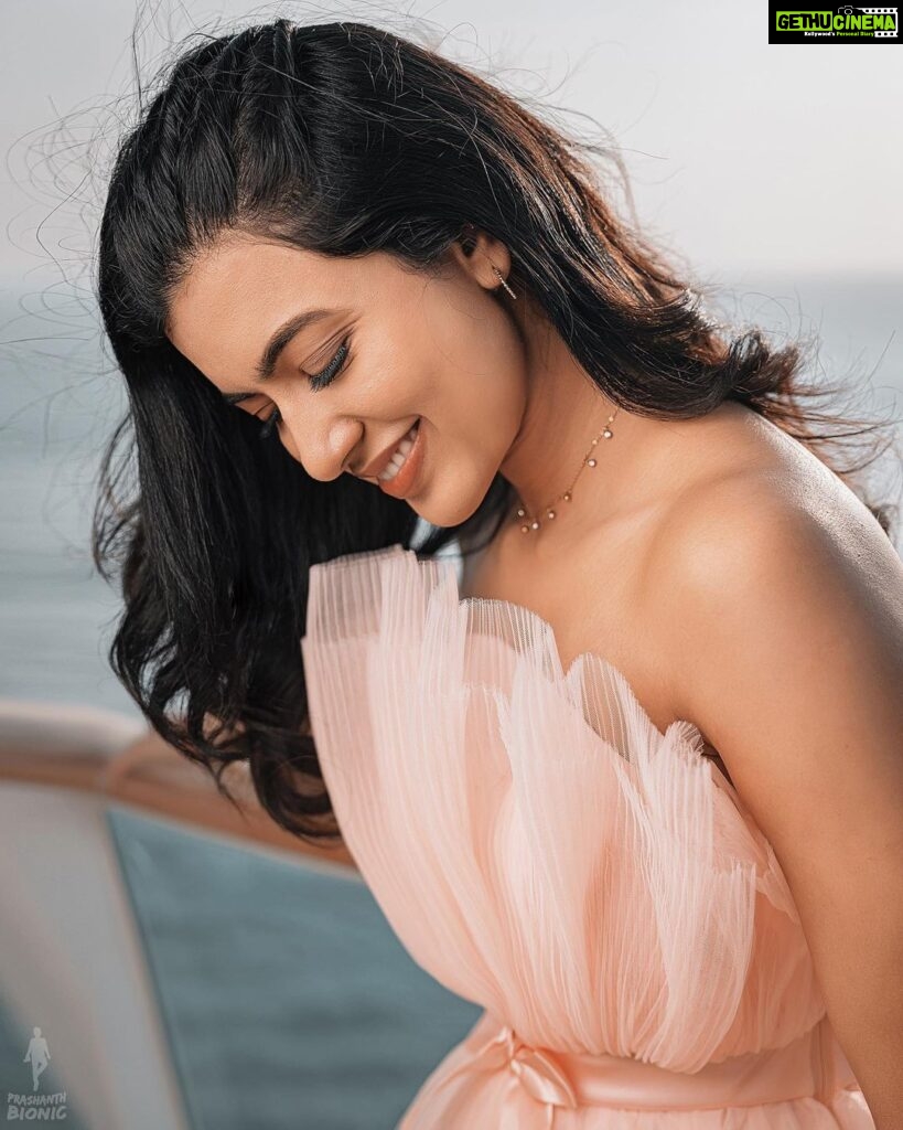 Actress Anju Kurian HD Instagram Photos and Wallpapers July 2022 | Gethu Cinema