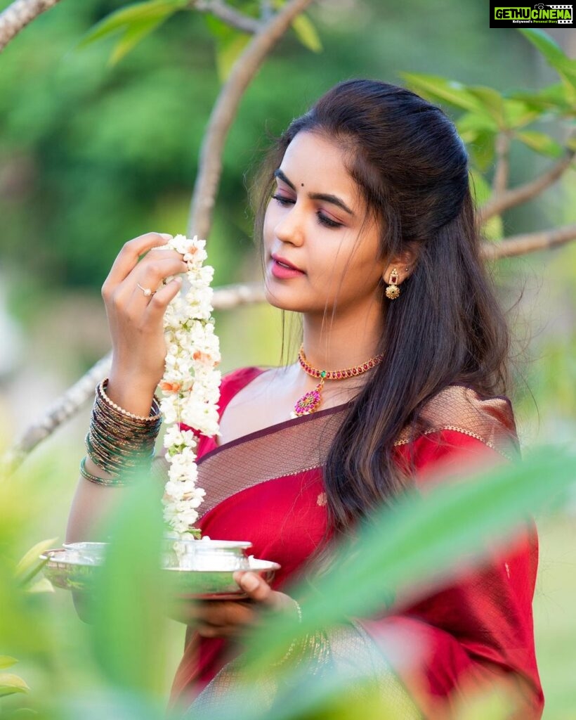 Chaitra Reddy Instagram – A good laugh is sunshine in the house 😍 Saree ...