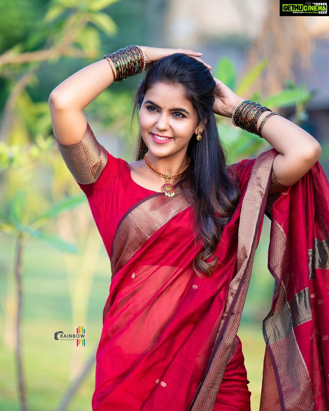 Chaitra Reddy Instagram – A good laugh is sunshine in the house 😍 Saree ...