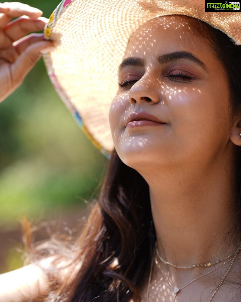 Actress Chaitra Reddy HD Photos and Wallpapers March 2021 - Gethu Cinema