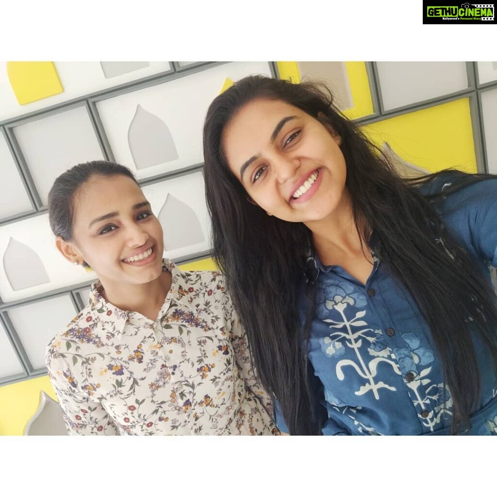 Chaitra Reddy Instagram - •Describe in one word🤔?• • • • Mentally retarded @nakshathra_official ...