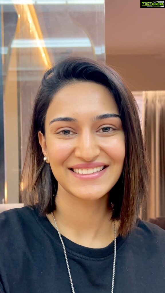 Actress Erica Fernandes HD Photos and Wallpapers June 2022 - Gethu Cinema