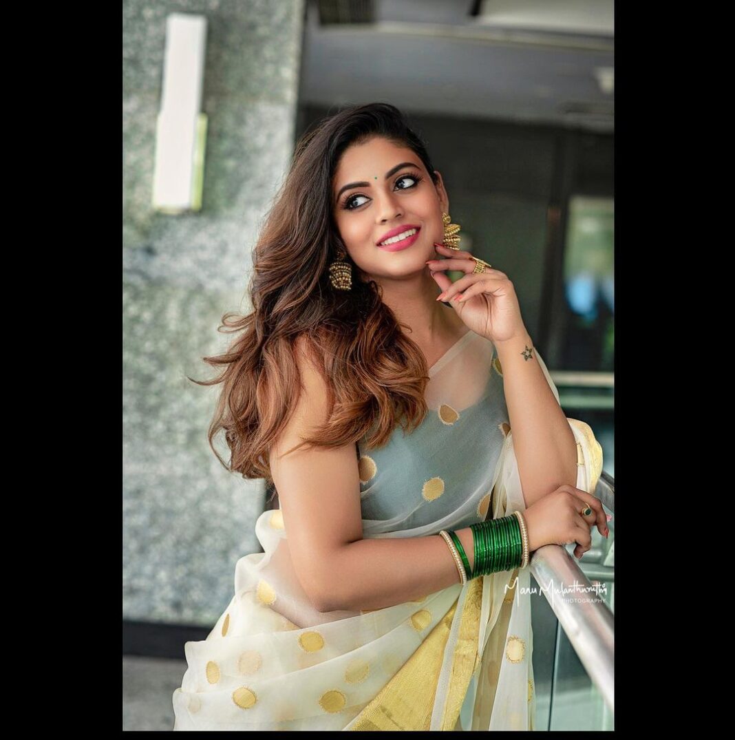 Actress Iniya HD Photos and Wallpapers June 2022 - Gethu Cinema