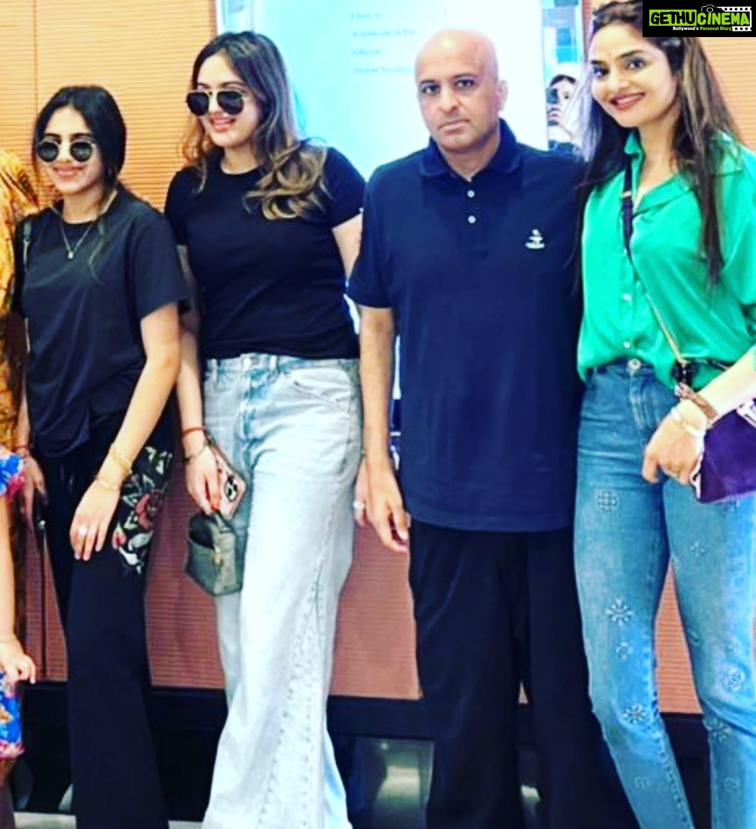 Madhoo Instagram – @rupal_mafatlal happy happy birthday darling 💜💜💜💜💜 ️ ...