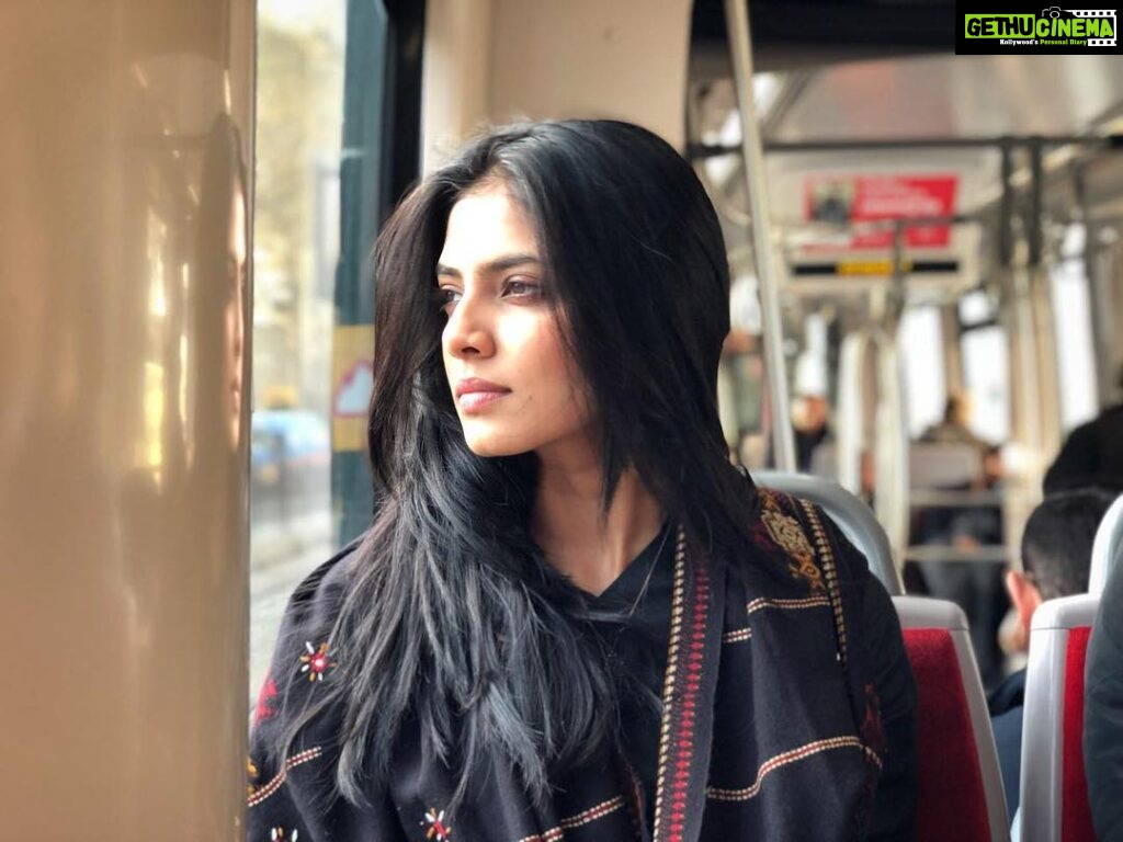 Malavika Mohanan Instagram – Hey you 🖤 . . 📸 @vijitgupta Makeup ...