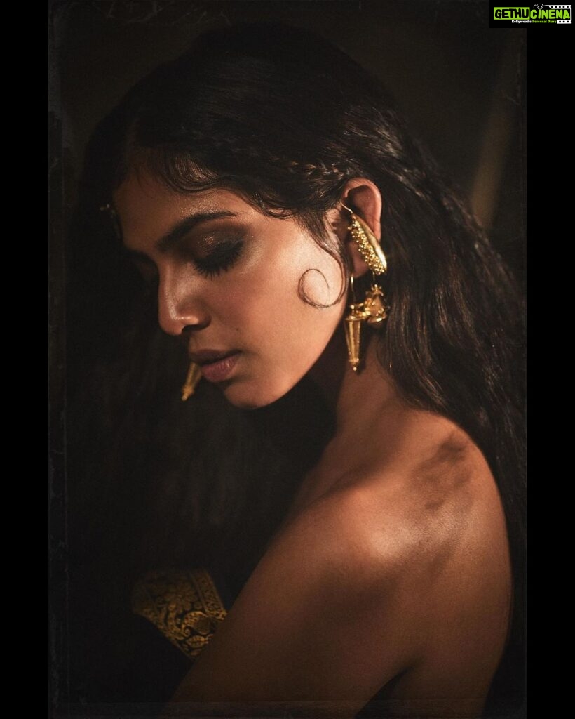 Malavika Mohanan Instagram - Channelling my inner ‘Chola’ princess in ...