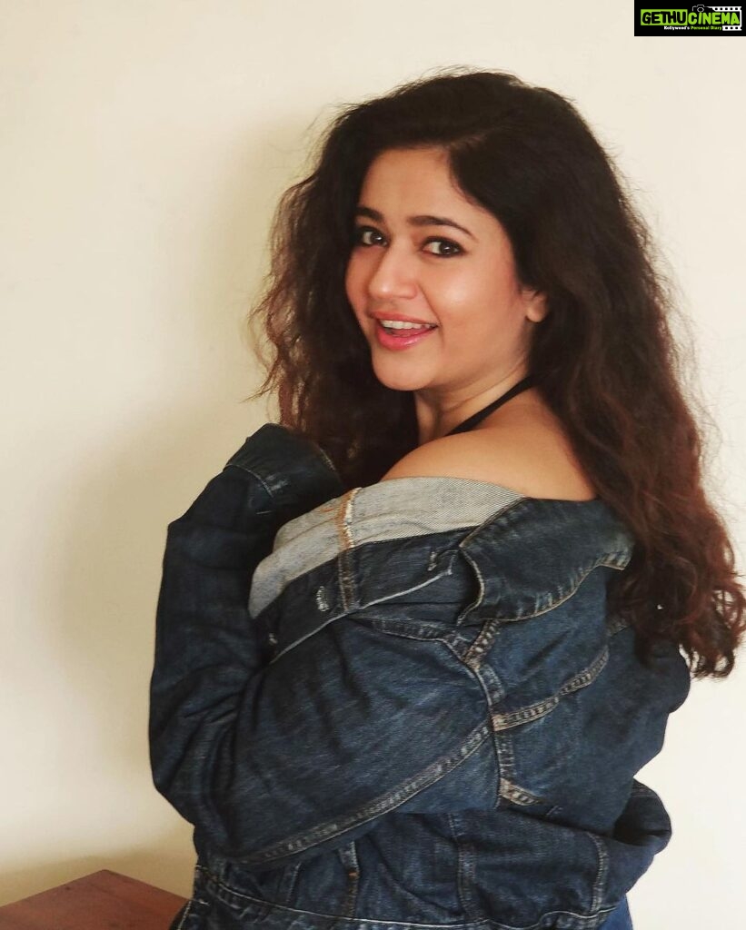 Actress Poonam Bajwa HD Photos and Wallpapers June 2022 - Gethu Cinema