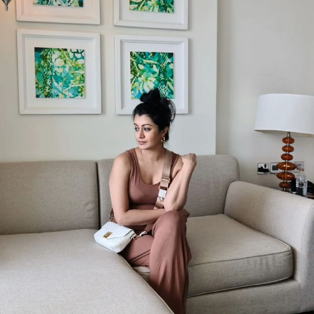 Actress Reenu Mathews HD Photos and Wallpapers July 2022 | Gethu Cinema