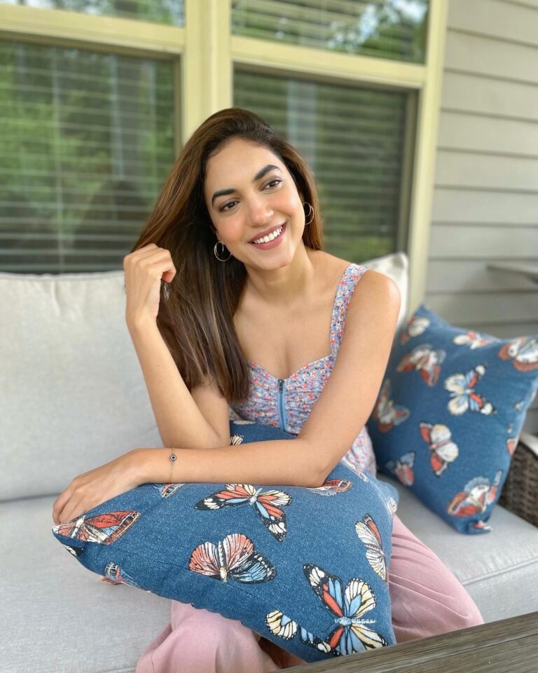 Ritu Varma Wiki, Biography, Age, Gallery, Spouse and more