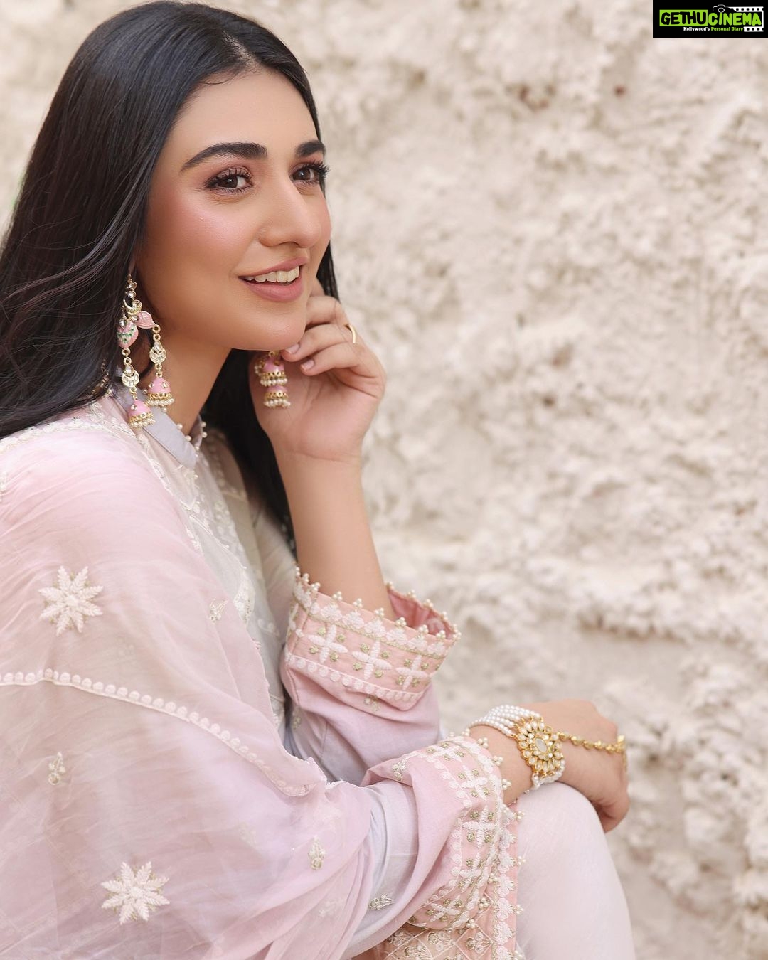 Sarah Khan Instagram – Wearing @crossstitch_official 💕 📸 @yasser.sadiq ...