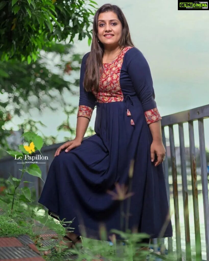 Actress Sarayu Mohan HD Instagram Photos and Wallpapers June 2022 ...