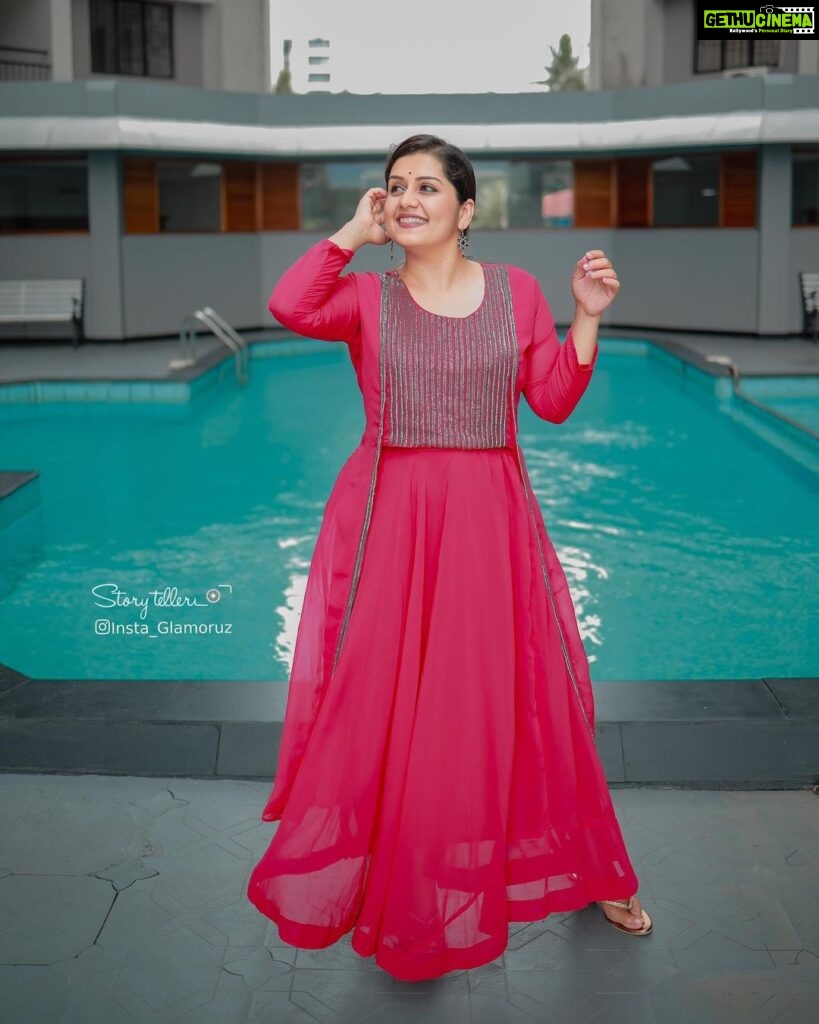 Actress Sarayu Mohan HD Instagram Photos and Wallpapers June 2022 ...