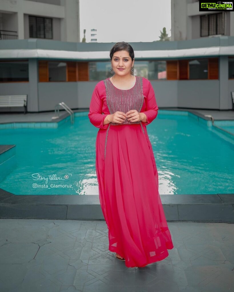 Actress Sarayu Mohan HD Instagram Photos and Wallpapers June 2022 ...