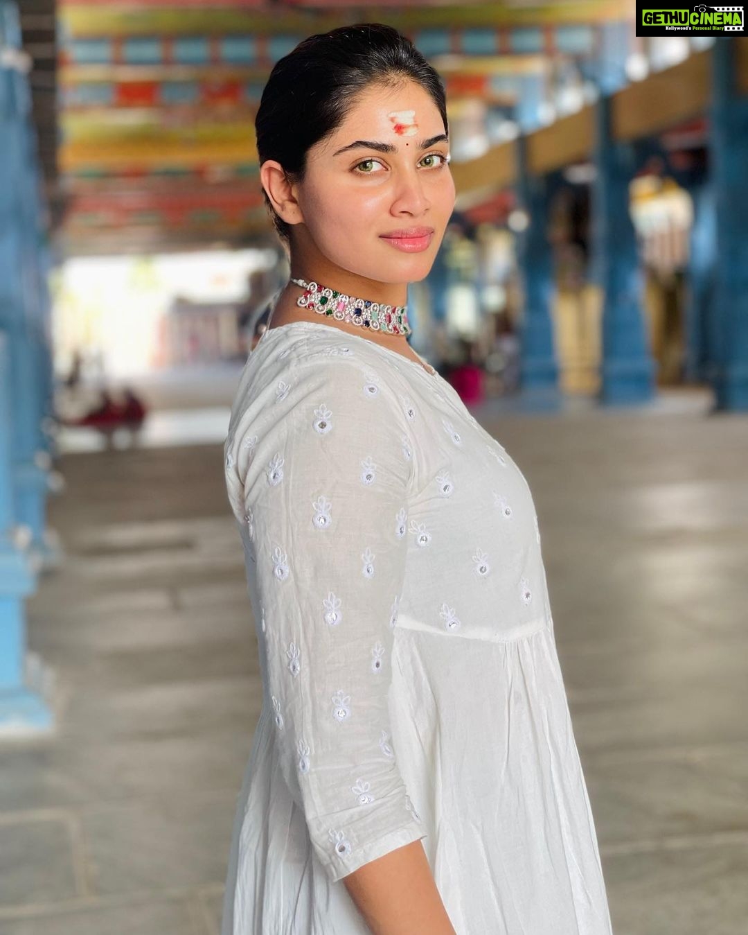 Shivani Narayanan Instagram – Blissful Monday . Jewellery @original ...