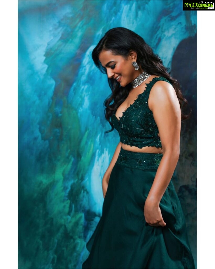 Actress Shraddha Srinath HD Instagram Photos and Wallpapers July 2022 | Gethu Cinema