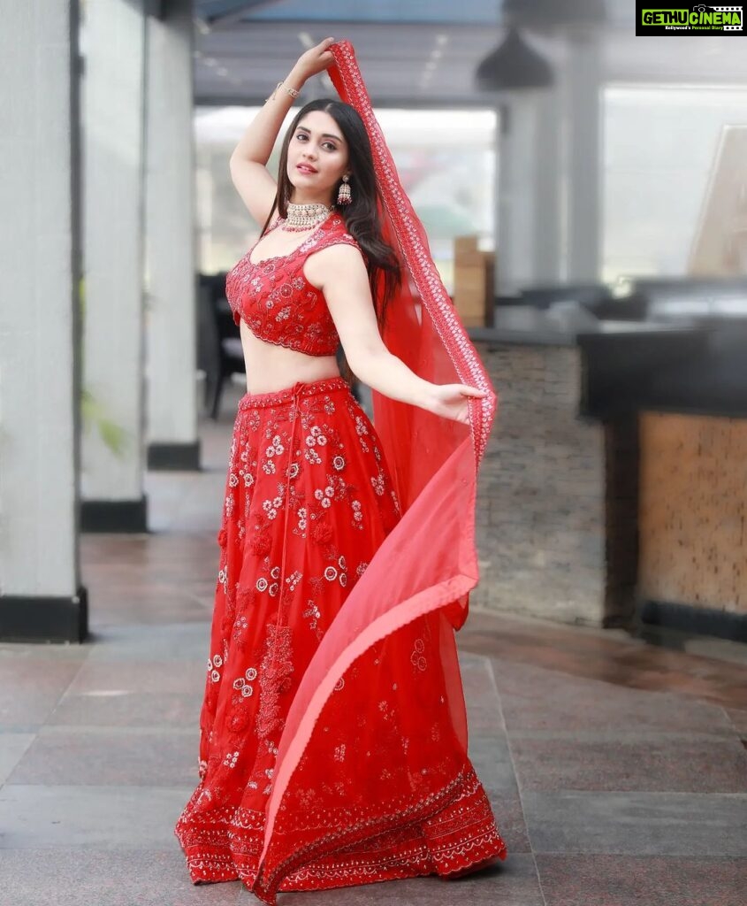 Actress Surabhi HD Instagram Photos and Wallpapers June 2022 | Gethu Cinema