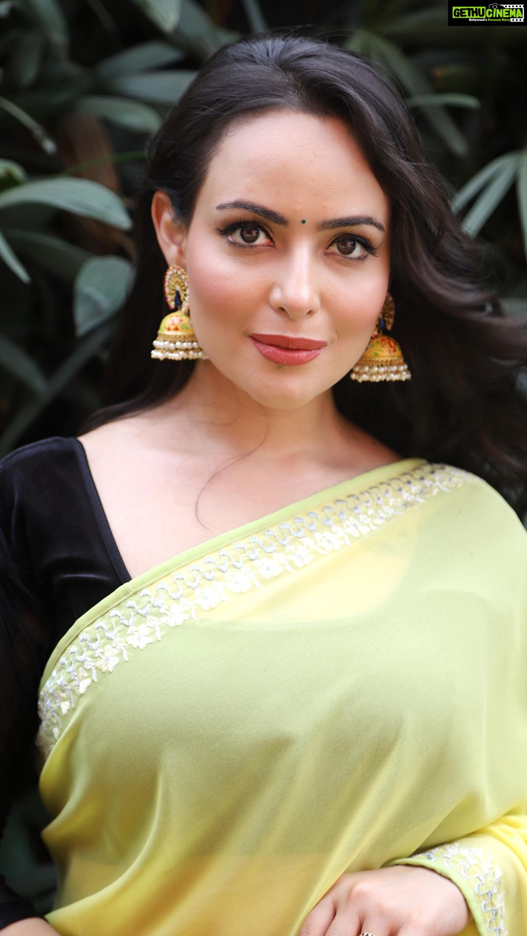 Aanchal Munjal Instagram – As fresh & hot as your morning coffee .. ☕️🤌 ...